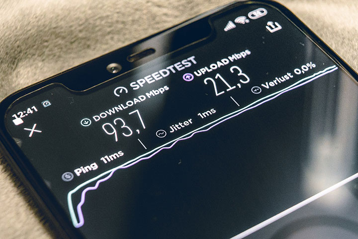 WI-FI VS ETHERNET – WHICH IS FASTER? - Linxcom UK WI-FI VS ETHERNET – WHICH IS FASTER? - Linxcom UK